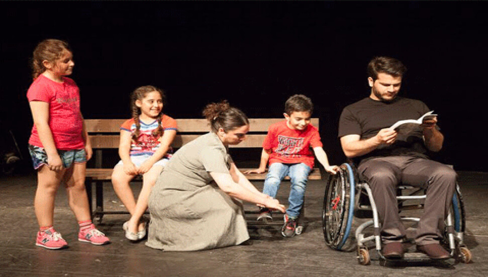 "Tekerlek İzleri" oyunu bir ilke imza atıyor