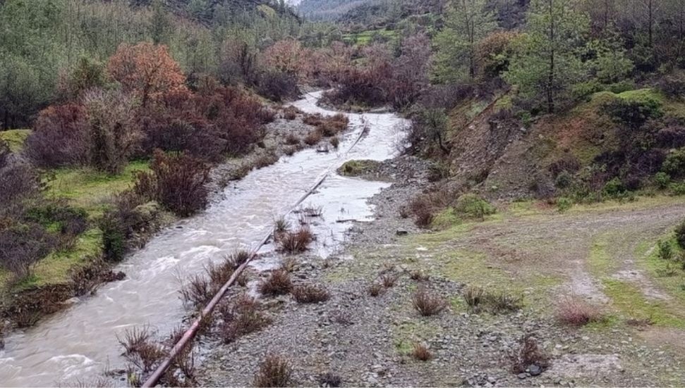 Lefke Belediyesi Kafizes Barajı doldu, taşan sular Gemikonağı Barajı'