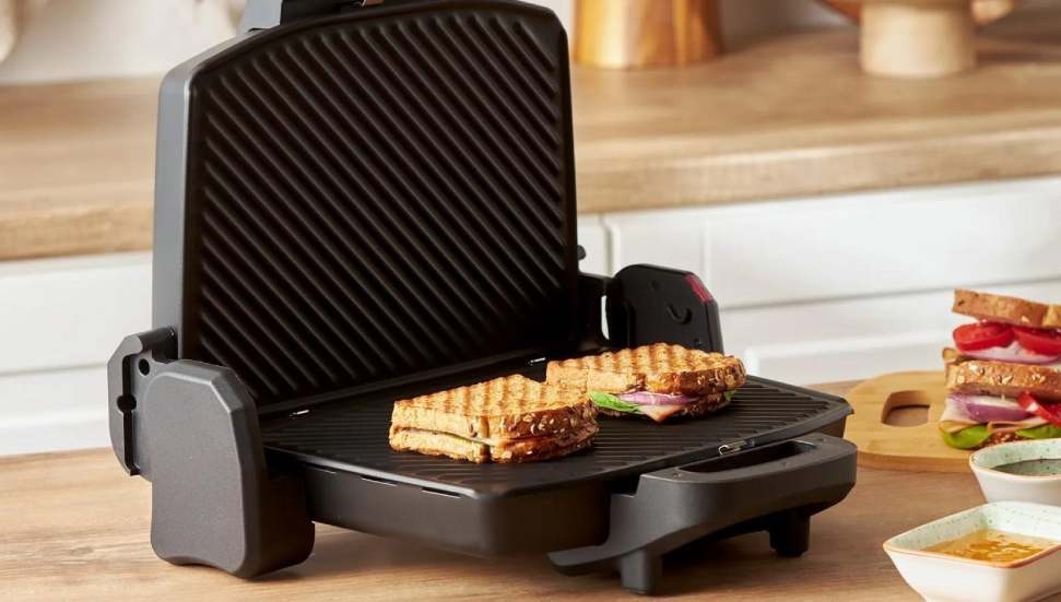 Mutfakların Vazgeçilmezi: Arçelik Tost Makinesi, Döküm Tost Makinesi